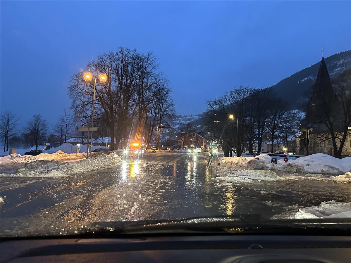 Her kan du melda frå om glatte vegar! - Voss herad